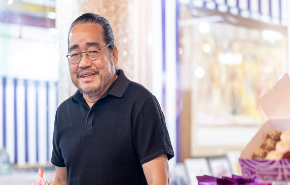 Mrs. G Cakeshop finds out a secret recipe for delighting customers with ...